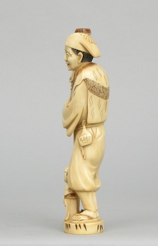 A Signed Ivory Carving of a Puppet Master , 03.01.07