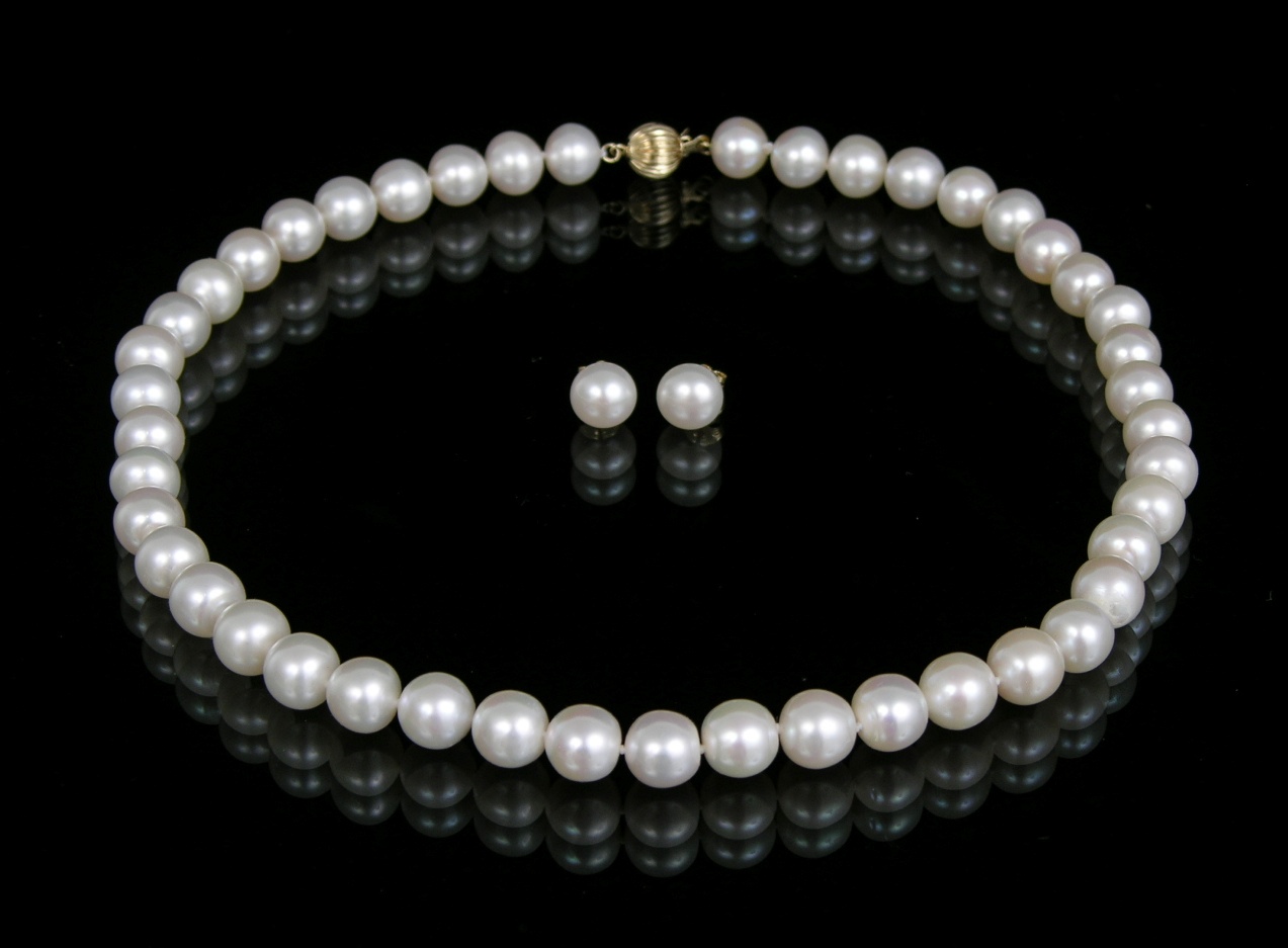 A Very Nice Pearl Jewelry Suite , 03.02.07, Sold: $166.75