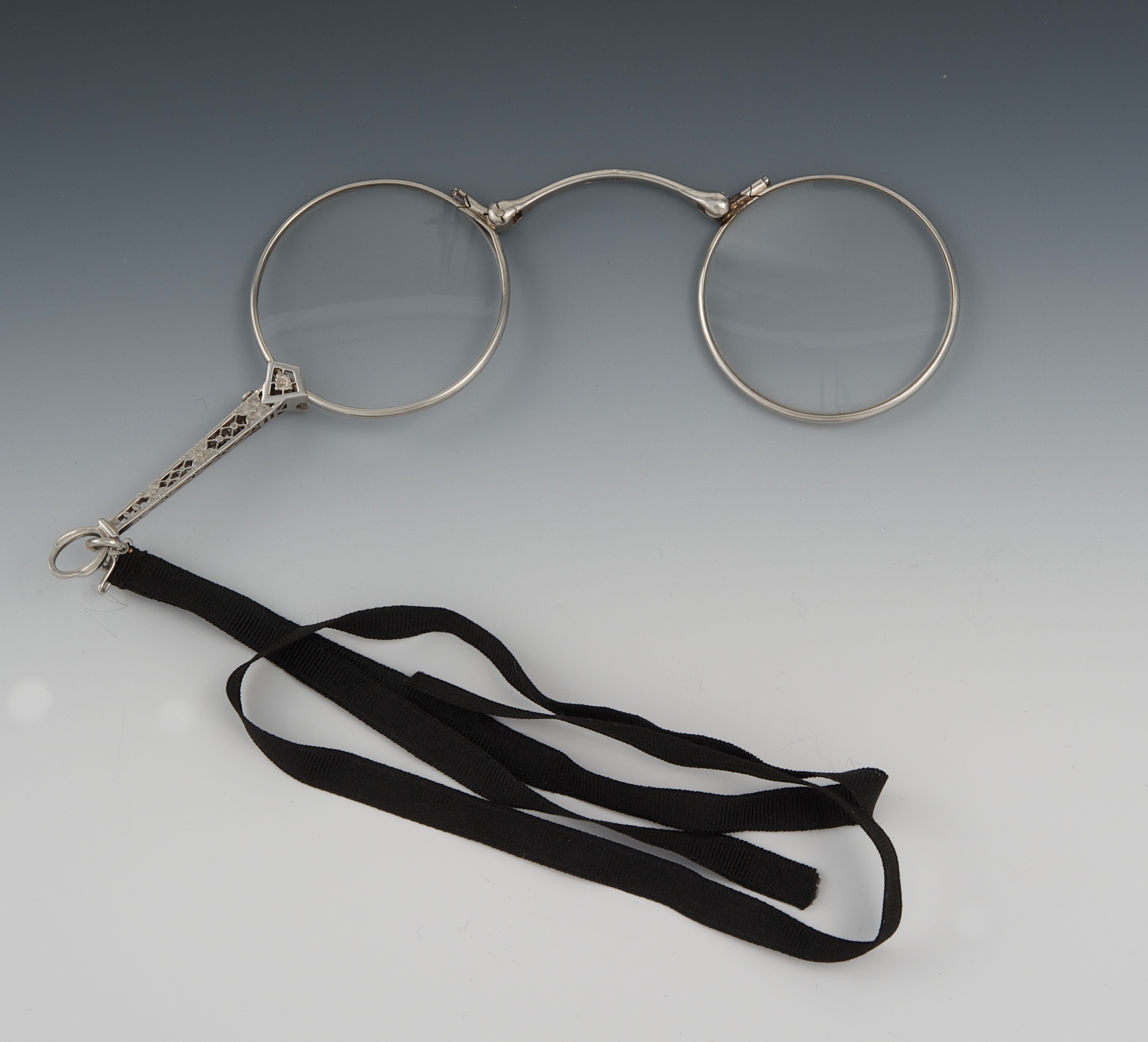 An Art Deco Platinum Lorgnette, 09.24.10, Sold: $540.5