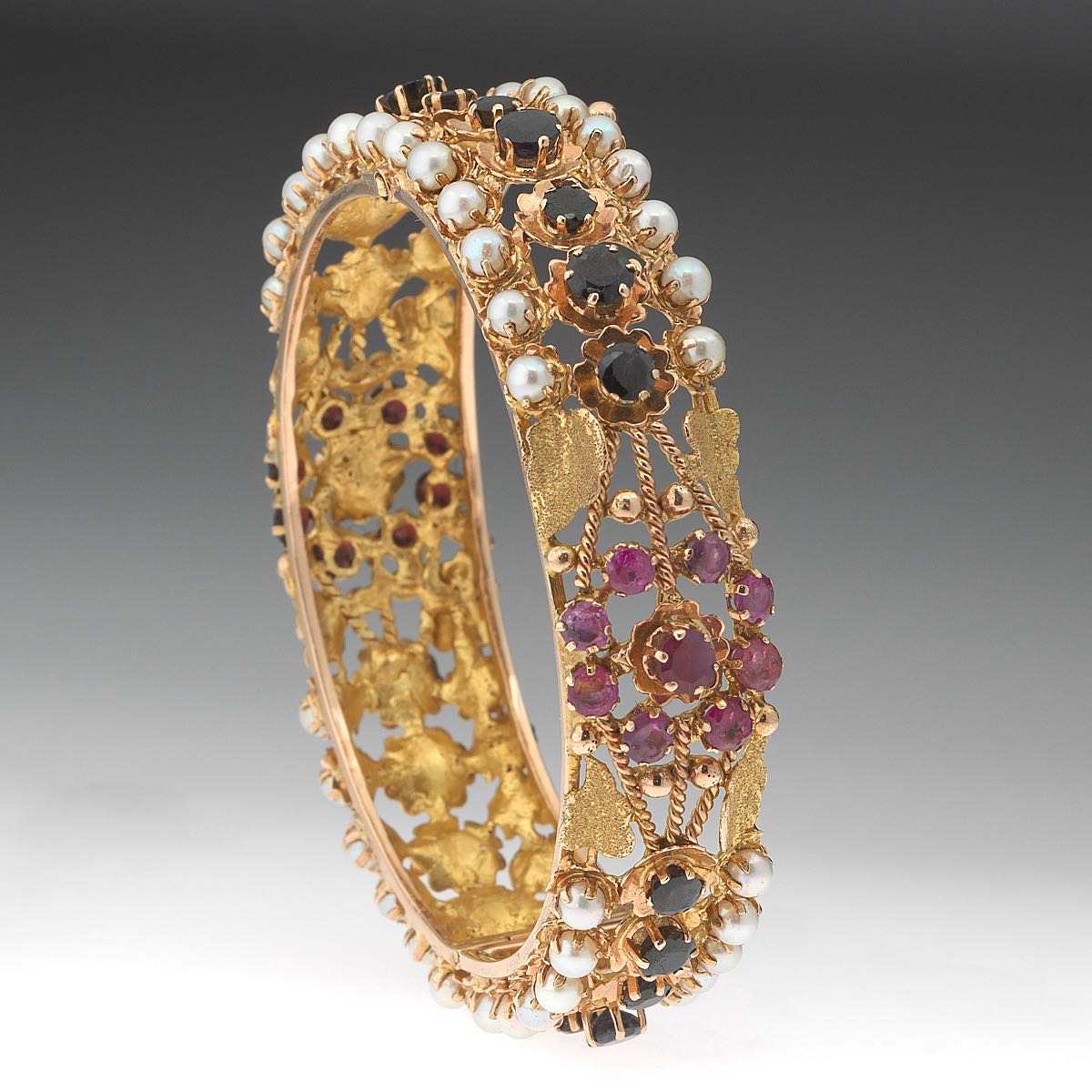 Ladies' Pearl and Garnet Bangle Bracelet , 09.04.15