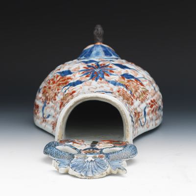 A Chinese Imari Fluted Cistern, Qing Dynasty, Kangxi Period, 09.08.18