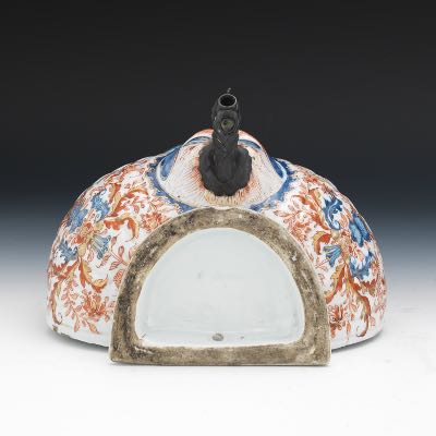 A Chinese Imari Fluted Cistern, Qing Dynasty, Kangxi Period, 09.08.18