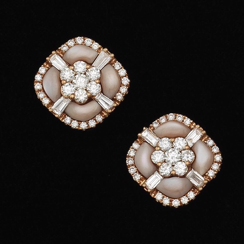 Ladies Gold Diamond And Conch Mother of Pearl Pair Of Earrings 09 Ladies Gold Diamond And Conch Mother of Pearl Pair Of Earrings 09